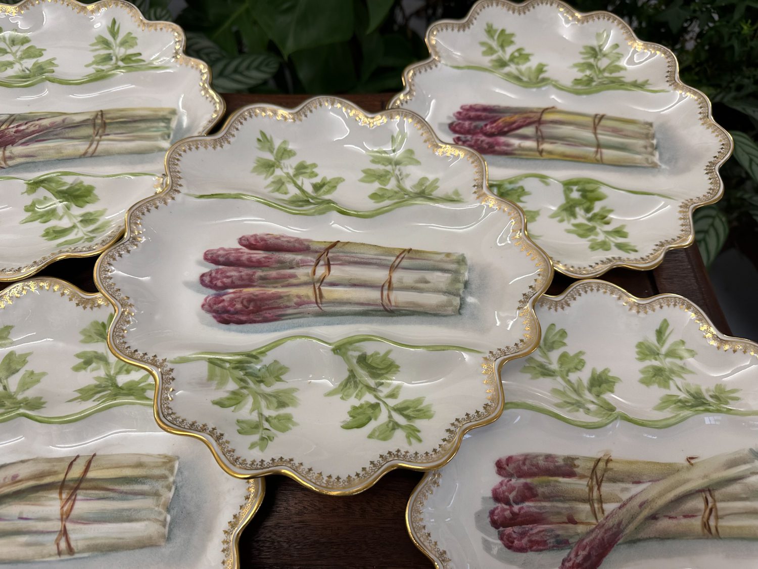 Grezni Sparģeļu, Porcelāna Trauki ar Zelta Akcentu (4215 ...