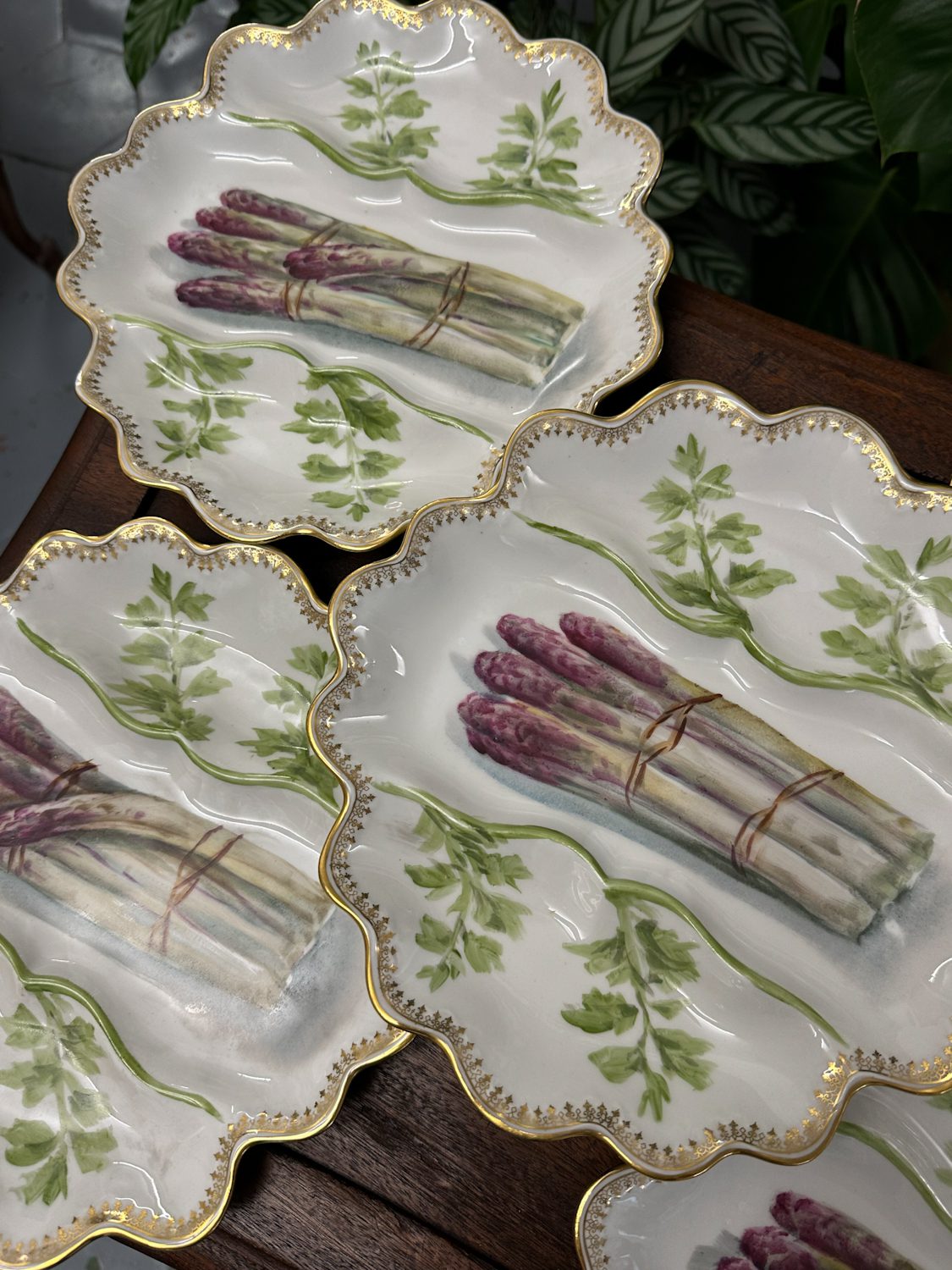 Grezni Sparģeļu, Porcelāna Trauki ar Zelta Akcentu (4215 ...